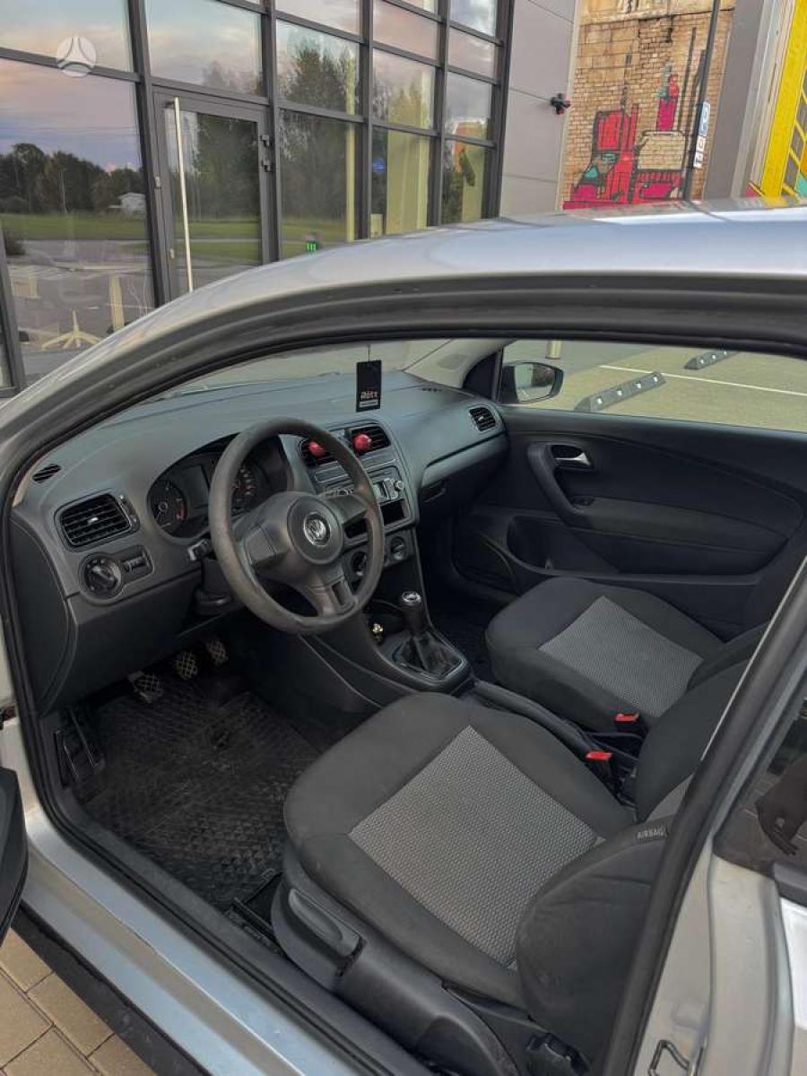 Pelēks Volkswagen Polo 2012 Viļņa, ar dzinēja tilpumu 1.20 L un nobraukumu 270 tūkst. km par 3200 €, foto 9 vietnē AUTOMOTO.COM.LV