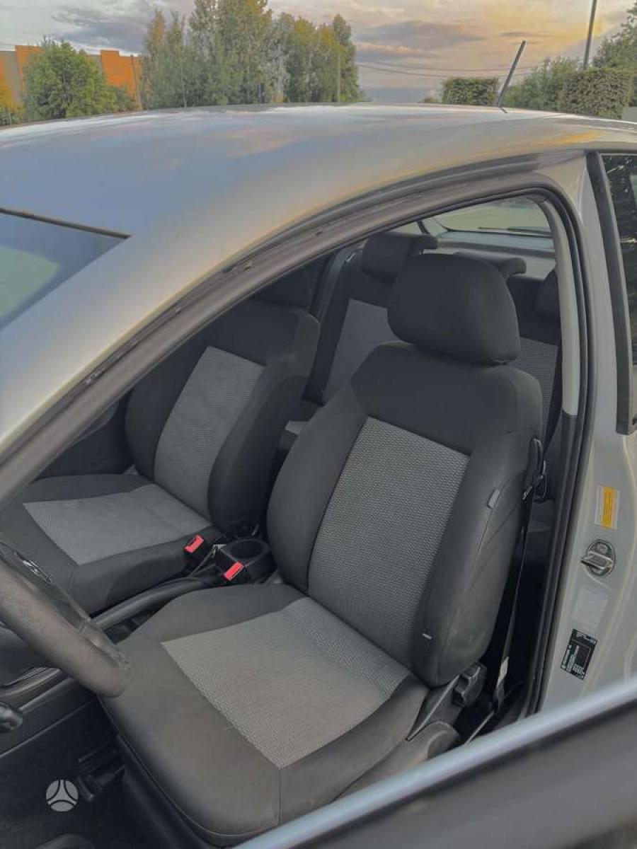 Pelēks Volkswagen Polo 2012 Viļņa, ar dzinēja tilpumu 1.20 L un nobraukumu 270 tūkst. km par 3200 €, foto 10 vietnē AUTOMOTO.COM.LV