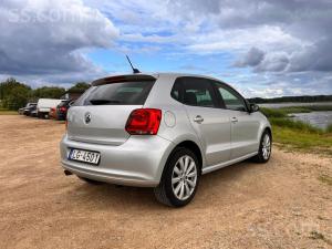 Grey Volkswagen Polo 2012 in Ogre, with an engine capacity of 1.60 L and mileage of 98 thousand km for 6900 €, photo  on AUTOMOTO.COM.LV