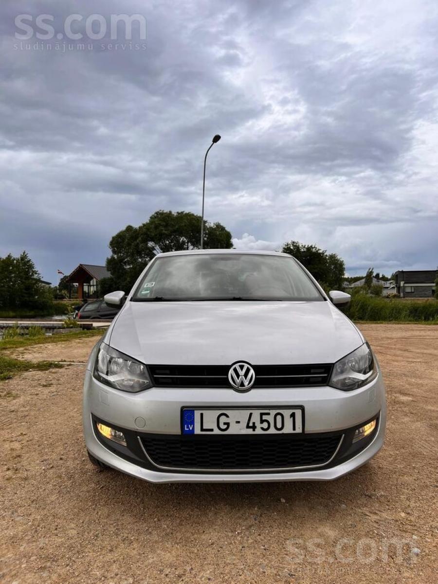 Grey Volkswagen Polo 2012 in Ogre, with an engine capacity of 1.60 L and mileage of 98 thousand km for 6900 €, photo 3 on AUTOMOTO.COM.LV