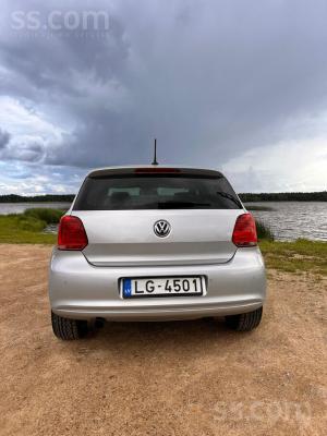 Grey Volkswagen Polo 2012 in Ogre, with an engine capacity of 1.60 L and mileage of 98 thousand km for 6900 €, photo 4 on AUTOMOTO.COM.LV