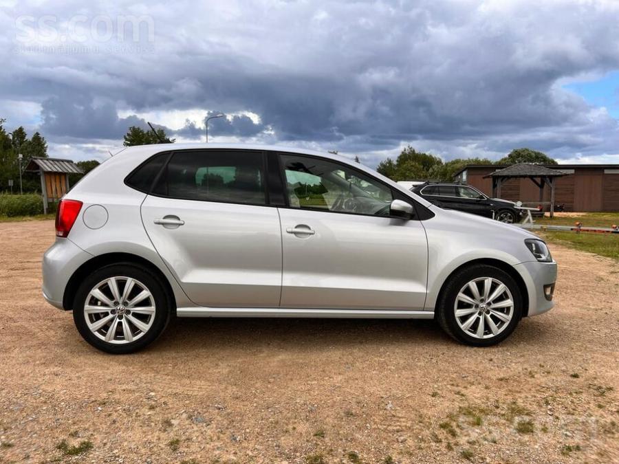 Grey Volkswagen Polo 2012 in Ogre, with an engine capacity of 1.60 L and mileage of 98 thousand km for 6900 €, photo 7 on AUTOMOTO.COM.LV
