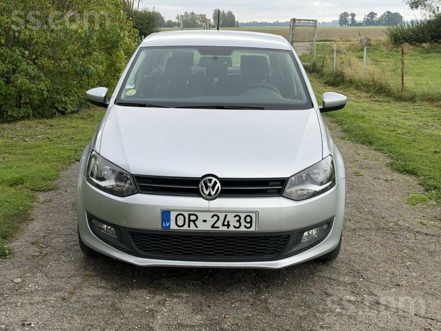 Grey Volkswagen Polo 2012 in Bauska, with an engine capacity of 1.60 L and mileage of 233 thousand km for 6000 €, photo 1 on AUTOMOTO.COM.LV