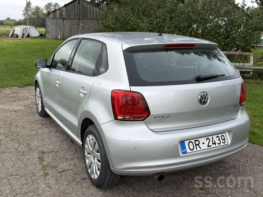 Grey Volkswagen Polo 2012 in Bauska, with an engine capacity of 1.60 L and mileage of 233 thousand km for 6000 €, photo 5 on AUTOMOTO.COM.LV