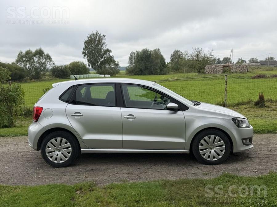 Grey Volkswagen Polo 2012 in Bauska, with an engine capacity of 1.60 L and mileage of 233 thousand km for 6000 €, photo 7 on AUTOMOTO.COM.LV