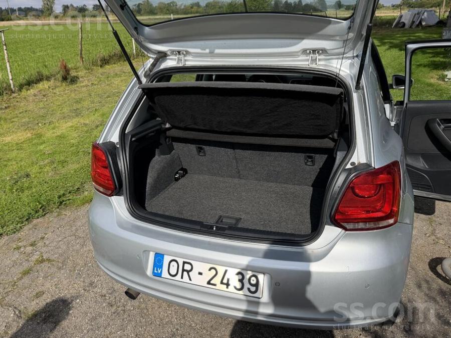 Grey Volkswagen Polo 2012 in Bauska, with an engine capacity of 1.60 L and mileage of 233 thousand km for 6000 €, photo 11 on AUTOMOTO.COM.LV