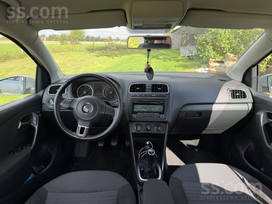 Grey Volkswagen Polo 2012 in Bauska, with an engine capacity of 1.60 L and mileage of 233 thousand km for 6000 €, photo 12 on AUTOMOTO.COM.LV