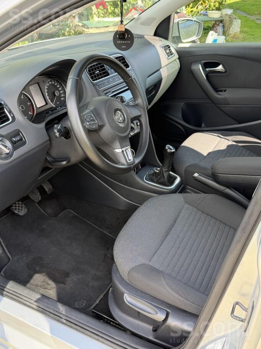 Grey Volkswagen Polo 2012 in Bauska, with an engine capacity of 1.60 L and mileage of 233 thousand km for 6000 €, photo 13 on AUTOMOTO.COM.LV