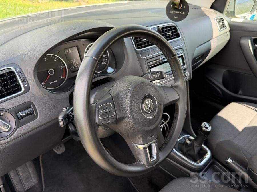 Grey Volkswagen Polo 2012 in Bauska, with an engine capacity of 1.60 L and mileage of 233 thousand km for 6000 €, photo 14 on AUTOMOTO.COM.LV