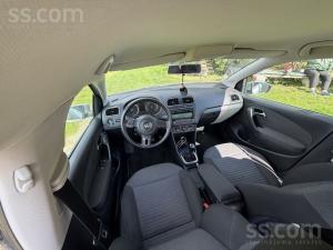 Grey Volkswagen Polo 2012 in Bauska, with an engine capacity of 1.60 L and mileage of 233 thousand km for 6000 €, photo 15 on AUTOMOTO.COM.LV