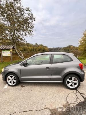 Grey Volkswagen Polo 2013 in Riga, with an engine capacity of 1.60 L and mileage of 203 thousand km for 4900 €, photo  on AUTOMOTO.COM.LV