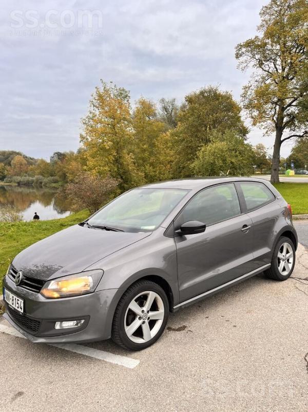 Pelēks Volkswagen Polo 2013 Rīga, ar dzinēja tilpumu 1.60 L un nobraukumu 203 tūkst. km par 4900 €, foto 2 vietnē AUTOMOTO.COM.LV