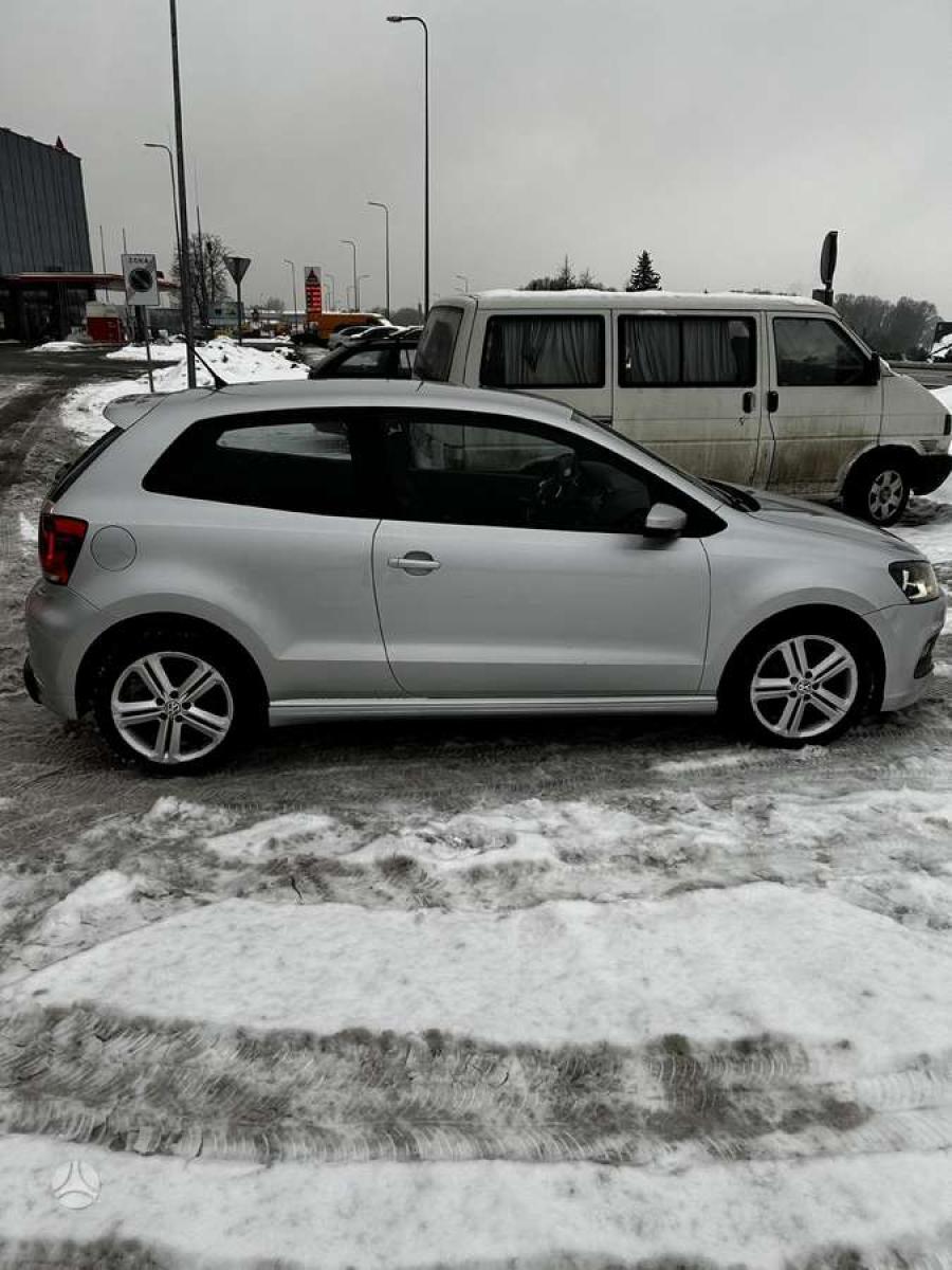 Grey Volkswagen Polo 2013 in Alytus, with an engine capacity of 1.39 L and mileage of 160 thousand km for 4500 €, photo 3 on AUTOMOTO.COM.LV