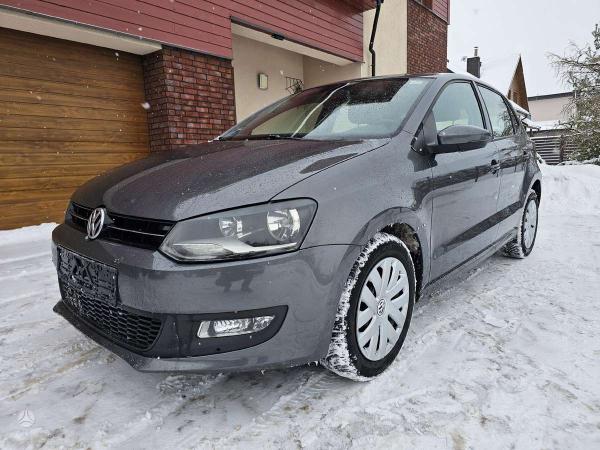 Grey Volkswagen Polo 2013 in Sirvintos, with an engine capacity of 1.60 L and mileage of 286 thousand km for 4300 €, photo 1 on AUTOMOTO.COM.LV