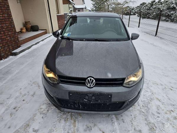 Grey Volkswagen Polo 2013 in Sirvintos, with an engine capacity of 1.60 L and mileage of 286 thousand km for 4300 €, photo 2 on AUTOMOTO.COM.LV