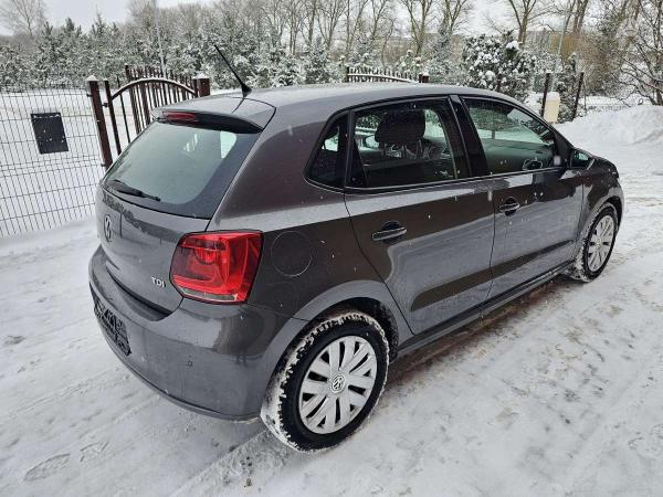 Grey Volkswagen Polo 2013 in Sirvintos, with an engine capacity of 1.60 L and mileage of 286 thousand km for 4300 €, photo 5 on AUTOMOTO.COM.LV