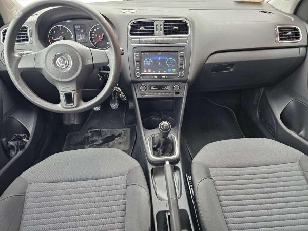 Grey Volkswagen Polo 2013 in Sirvintos, with an engine capacity of 1.60 L and mileage of 286 thousand km for 4300 €, photo 9 on AUTOMOTO.COM.LV