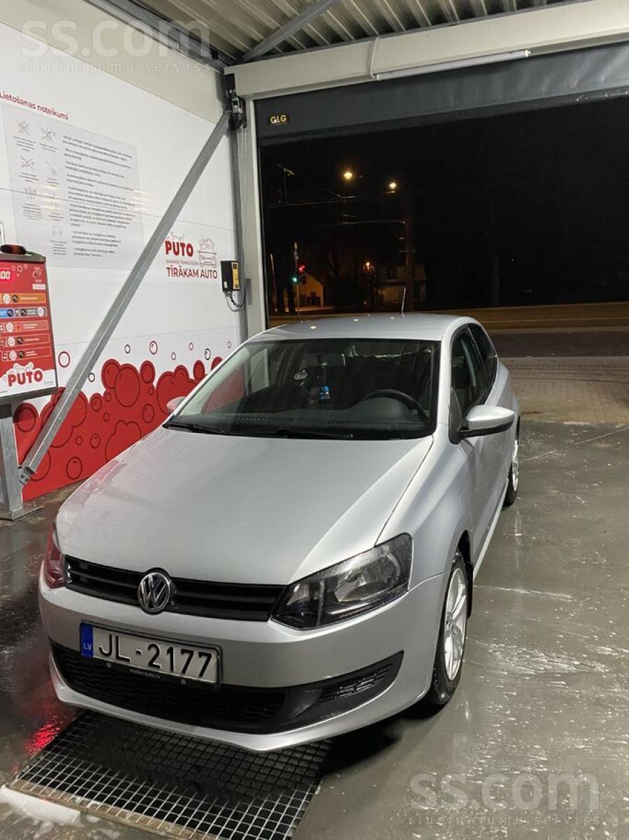 Grey Volkswagen Polo 2013 in Riga, with an engine capacity of 1.20 L and mileage of 134 thousand km for 4150 €, photo 4 on AUTOMOTO.COM.LV