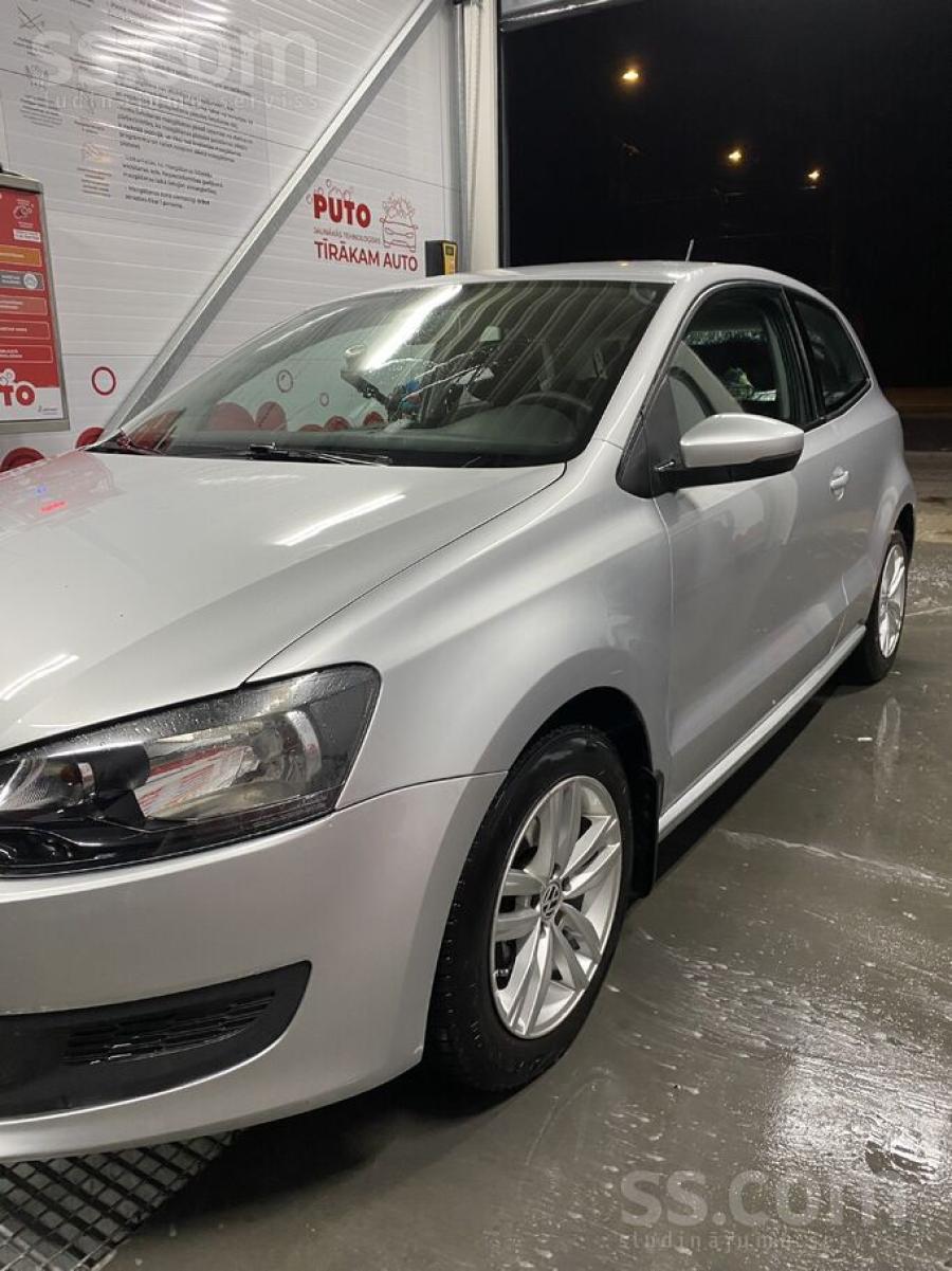 Grey Volkswagen Polo 2013 in Riga, with an engine capacity of 1.20 L and mileage of 134 thousand km for 4150 €, photo 5 on AUTOMOTO.COM.LV