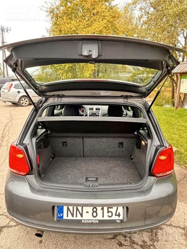 Grey Volkswagen Polo 2013 in Riga, with an engine capacity of 1.60 L and mileage of 203 thousand km for 4200 €, photo 4 on AUTOMOTO.COM.LV
