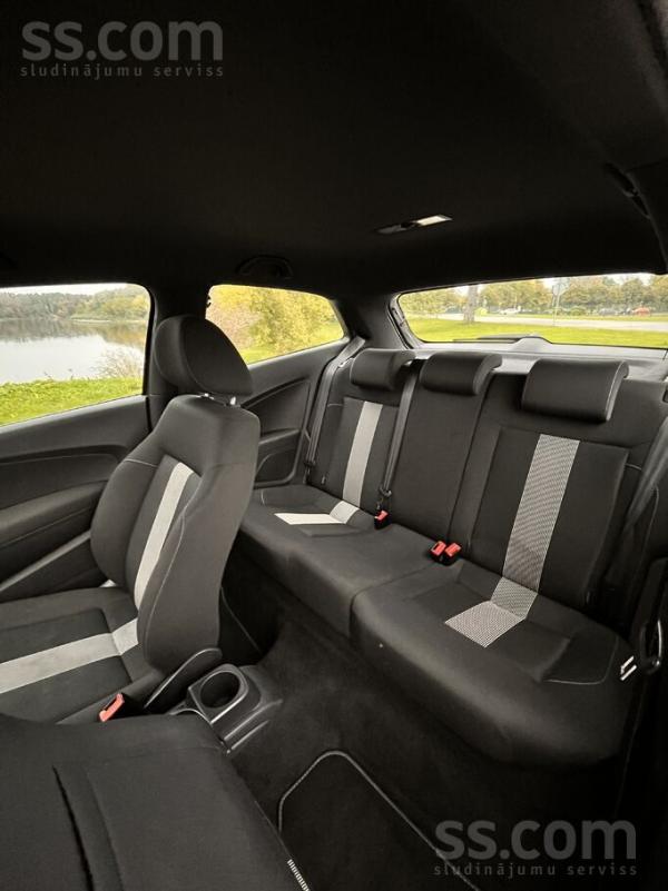 Grey Volkswagen Polo 2013 in Riga, with an engine capacity of 1.60 L and mileage of 203 thousand km for 4200 €, photo 5 on AUTOMOTO.COM.LV