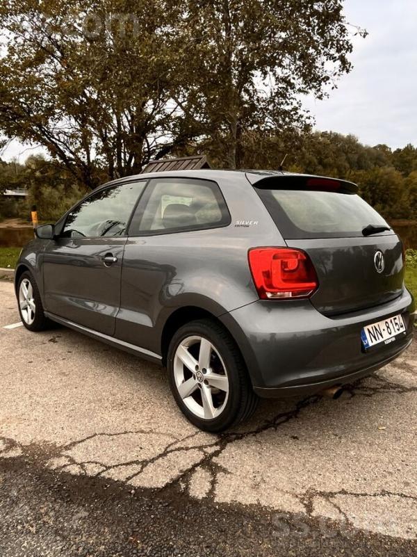 Grey Volkswagen Polo 2013 in Riga, with an engine capacity of 1.60 L and mileage of 203 thousand km for 4200 €, photo 9 on AUTOMOTO.COM.LV