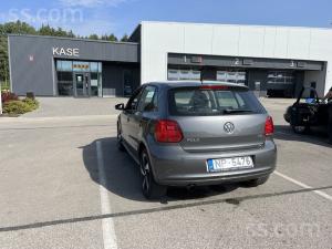 Pelēks Volkswagen Polo 2013 Jelgava, ar dzinēja tilpumu 1.20 L un nobraukumu 118 tūkst. km par 5400 €, foto 9 vietnē AUTOMOTO.COM.LV