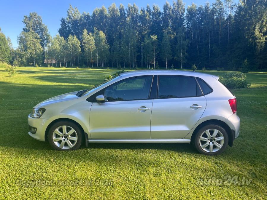 Grey Volkswagen Polo 2013 in Tallinn, with an engine capacity of 1.40 L and mileage of 215 thousand km for 6000 €, photo 3 on AUTOMOTO.COM.LV