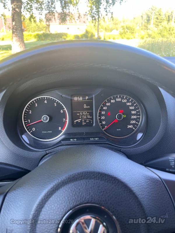Grey Volkswagen Polo 2013 in Tallinn, with an engine capacity of 1.40 L and mileage of 215 thousand km for 6000 €, photo 4 on AUTOMOTO.COM.LV