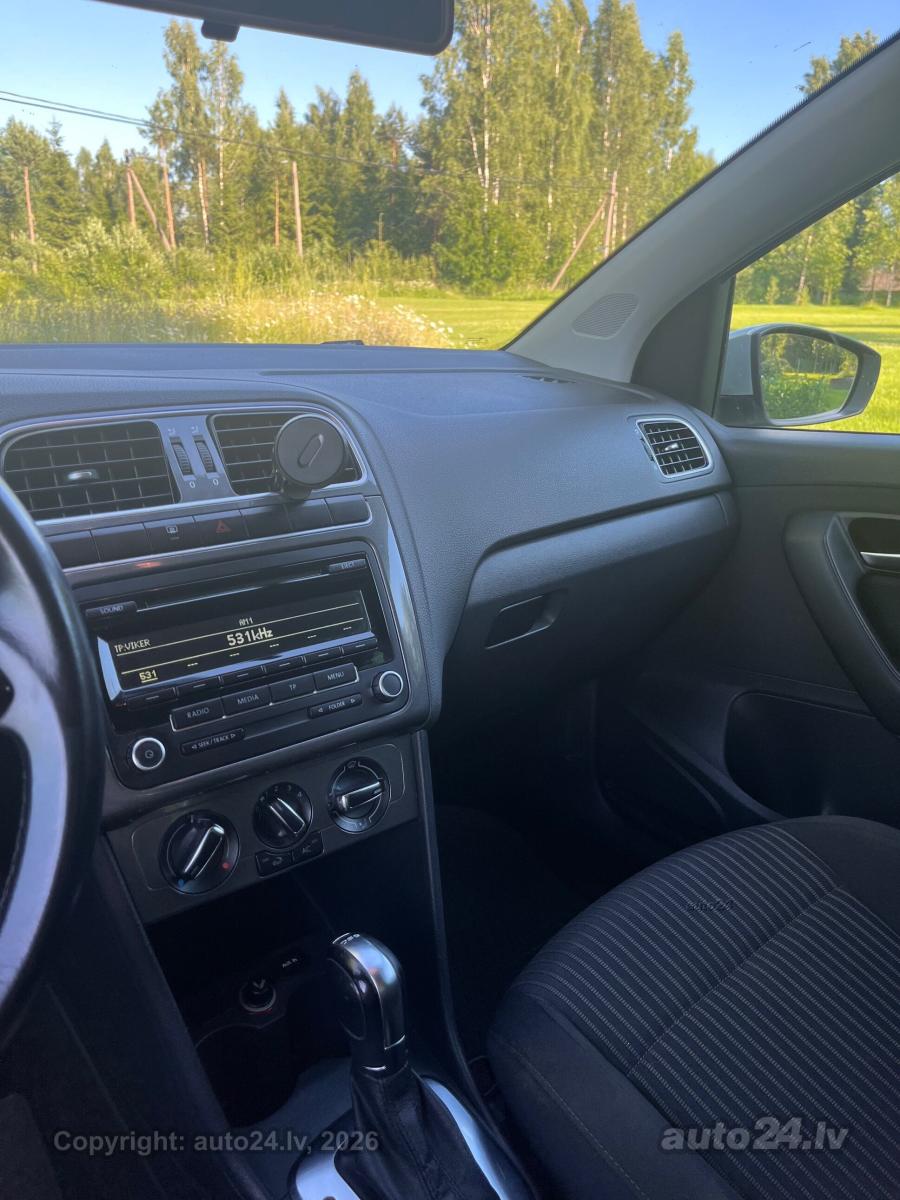 Grey Volkswagen Polo 2013 in Tallinn, with an engine capacity of 1.40 L and mileage of 215 thousand km for 6000 €, photo 6 on AUTOMOTO.COM.LV