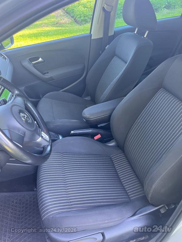 Grey Volkswagen Polo 2013 in Tallinn, with an engine capacity of 1.40 L and mileage of 215 thousand km for 6000 €, photo 6 on AUTOMOTO.COM.LV
