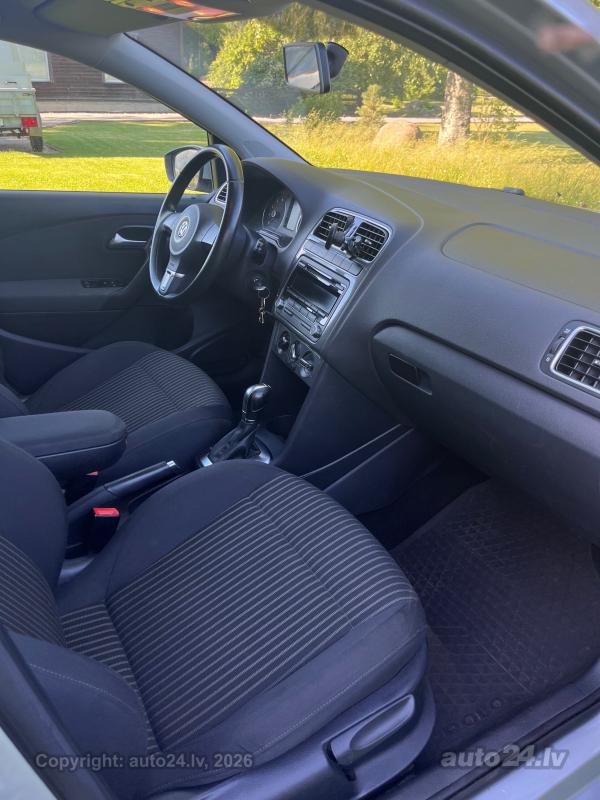 Grey Volkswagen Polo 2013 in Tallinn, with an engine capacity of 1.40 L and mileage of 215 thousand km for 6000 €, photo 8 on AUTOMOTO.COM.LV