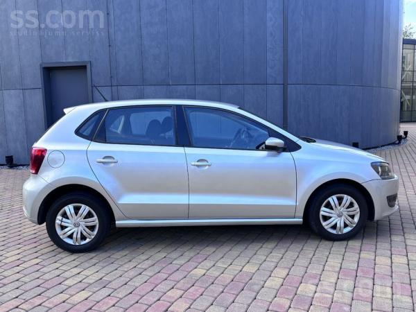 Grey Volkswagen Polo 2013 in Riga, with an engine capacity of 1.40 L and mileage of 252 thousand km for 4000 €, photo 8 on AUTOMOTO.COM.LV