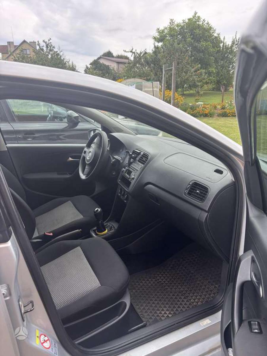 Pelēks Volkswagen Polo 2013 Kauņa, ar dzinēja tilpumu 1.20 L un nobraukumu 233 tūkst. km par 3100 €, foto 10 vietnē AUTOMOTO.COM.LV