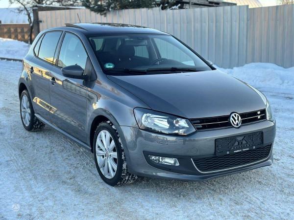 Grey Volkswagen Polo 2014 in Telschi, with an engine capacity of 1.60 L and mileage of 194 thousand km for 6300 €, photo 1 on AUTOMOTO.COM.LV