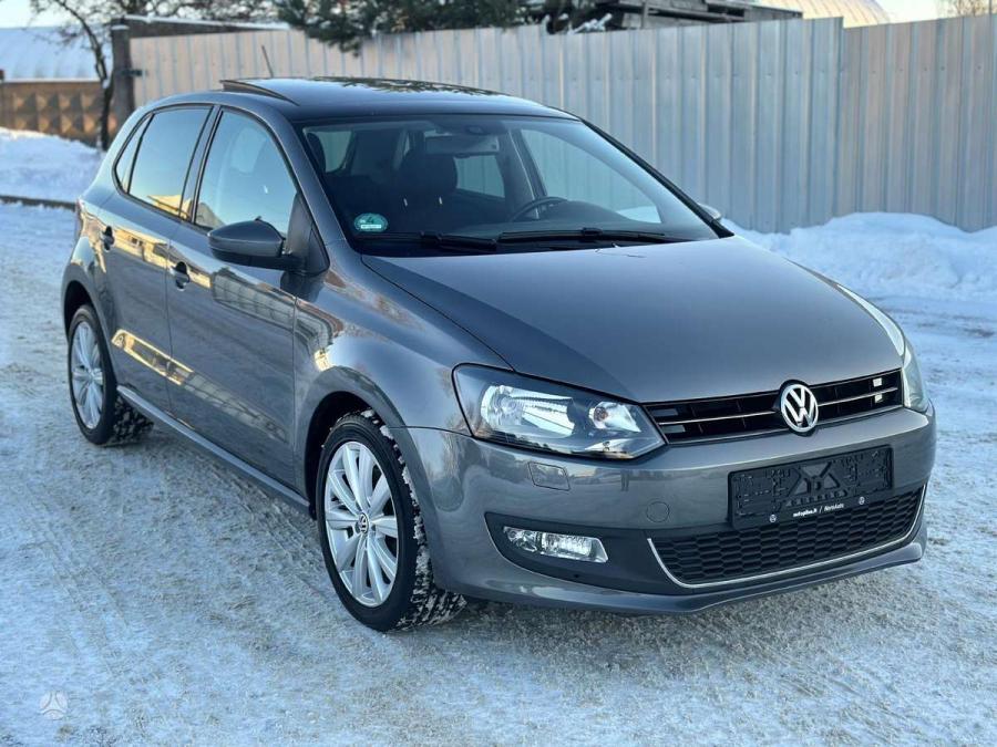Pelēks Volkswagen Polo 2014 Telšiai, ar dzinēja tilpumu 1.60 L un nobraukumu 194 tūkst. km par 6300 €, foto 1 vietnē AUTOMOTO.COM.LV