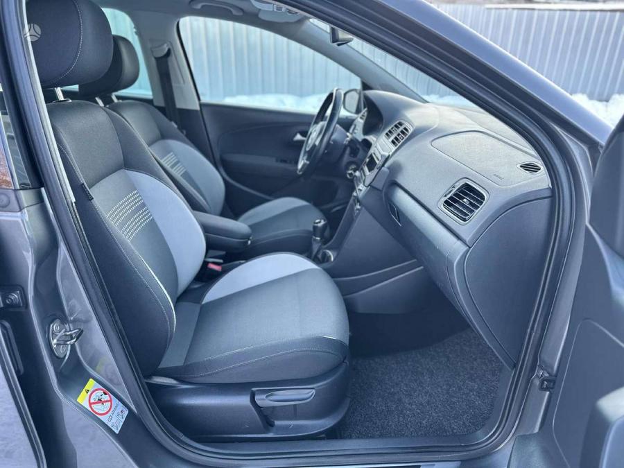 Pelēks Volkswagen Polo 2014 Telšiai, ar dzinēja tilpumu 1.60 L un nobraukumu 194 tūkst. km par 6300 €, foto 14 vietnē AUTOMOTO.COM.LV