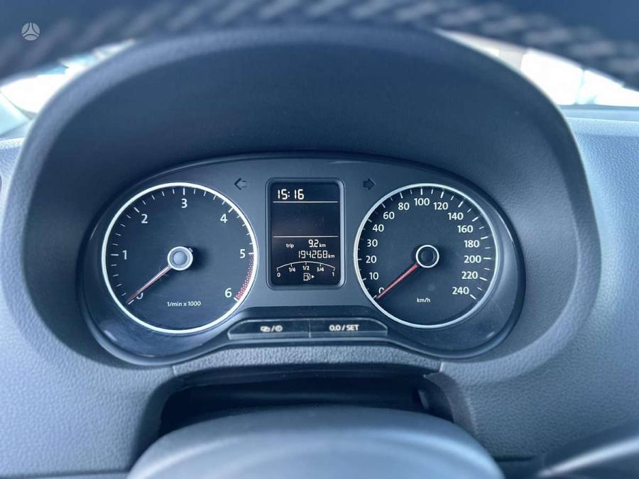 Pelēks Volkswagen Polo 2014 Telšiai, ar dzinēja tilpumu 1.60 L un nobraukumu 194 tūkst. km par 6300 €, foto 18 vietnē AUTOMOTO.COM.LV