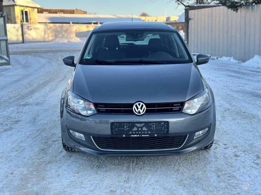Grey Volkswagen Polo 2014 in Telschi, with an engine capacity of 1.60 L and mileage of 194 thousand km for 6300 €, photo 2 on AUTOMOTO.COM.LV