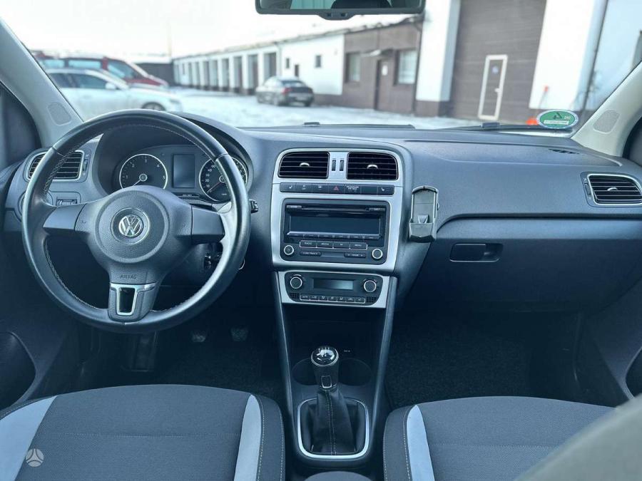 Grey Volkswagen Polo 2014 in Telschi, with an engine capacity of 1.60 L and mileage of 194 thousand km for 6300 €, photo 12 on AUTOMOTO.COM.LV