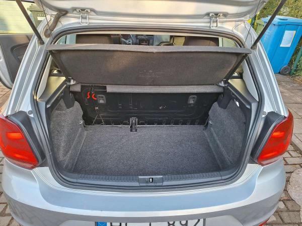 Grey Volkswagen Polo 2014 in Vilnius, with an engine capacity of 1.20 L and mileage of 216 thousand km for 3000 €, photo 6 on AUTOMOTO.COM.LV