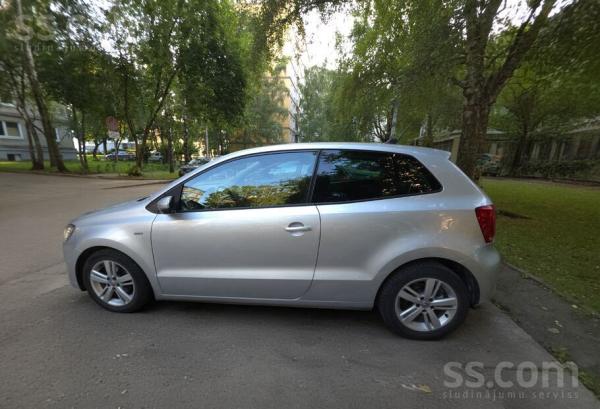 Grey Volkswagen Polo 2014 in Riga, with an engine capacity of 1.60 L and mileage of 232 thousand km for 5700 €, photo 4 on AUTOMOTO.COM.LV