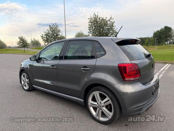 Pelēks Volkswagen Polo 2014 Tallina, ar dzinēja tilpumu 1.60 L un nobraukumu 370 tūkst. km par 5999 €, foto 4 vietnē AUTOMOTO.COM.LV