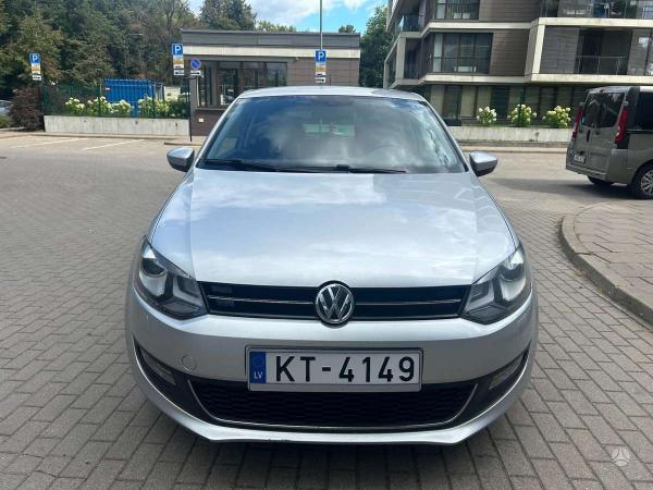 Grey Volkswagen Polo 2014 in Vilnius, with an engine capacity of 1.60 L and mileage of 251 thousand km for 4400 €, photo 2 on AUTOMOTO.COM.LV