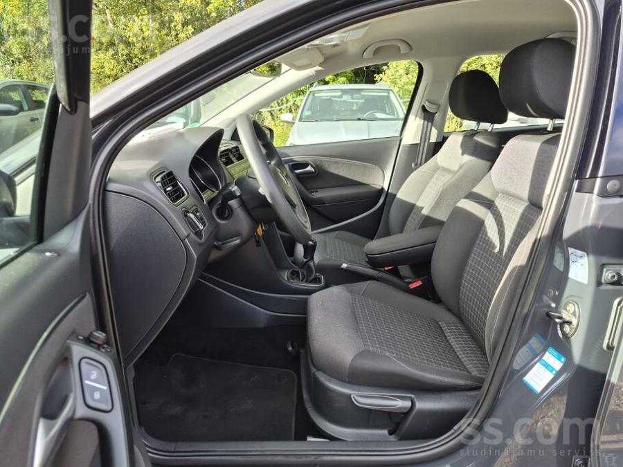 Grey Volkswagen Polo 2014 in Cesis, with an engine capacity of 1.40 L and mileage of 187 thousand km for 5900 €, photo 7 on AUTOMOTO.COM.LV