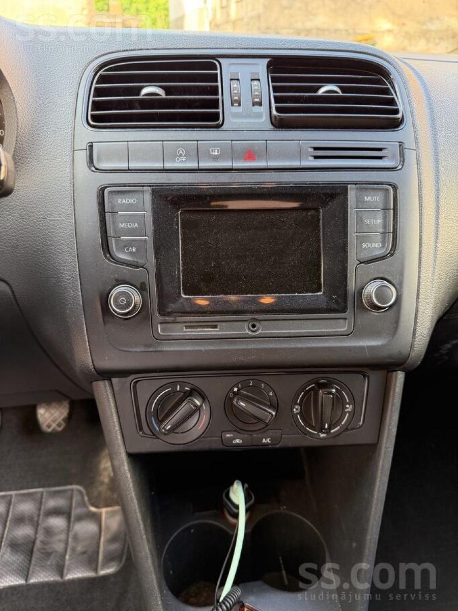 Pelēks Volkswagen Polo 2015 Limbaži, ar dzinēja tilpumu 1.00 L un nobraukumu 197 tūkst. km par 4200 €, foto 7 vietnē AUTOMOTO.COM.LV