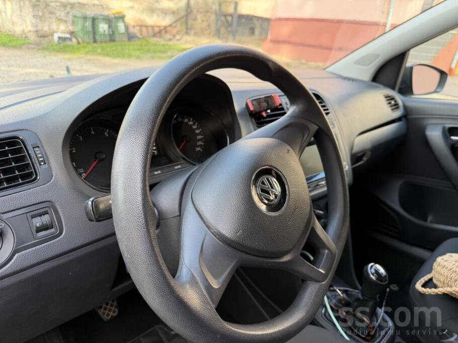 Pelēks Volkswagen Polo 2015 Limbaži, ar dzinēja tilpumu 1.00 L un nobraukumu 197 tūkst. km par 4200 €, foto 9 vietnē AUTOMOTO.COM.LV