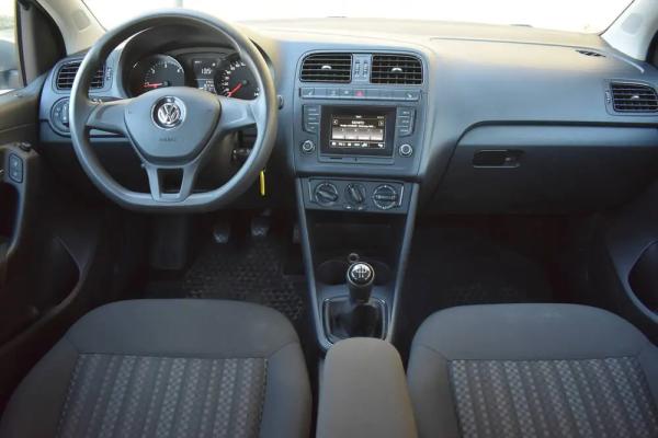 Grey Volkswagen Polo 2015 in Talsi, with an engine capacity of 1.40 L and mileage of 197 thousand km for 4500 €, photo 7 on AUTOMOTO.COM.LV