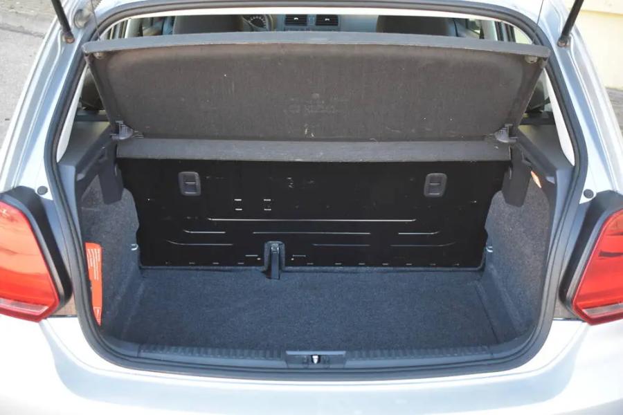 Серый Фольксваген Поло 2015 в Талси, объемом двигателя 1.40 л и пробегом 197 тыс. км за 4500 €, фото 10 на AUTOMOTO.COM.LV