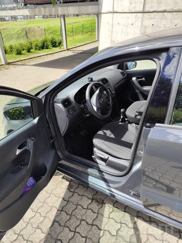 Pelēks Volkswagen Polo 2015 Rīga, ar dzinēja tilpumu 1.40 L un nobraukumu 289 tūkst. km par 3500 €, foto 2 vietnē AUTOMOTO.COM.LV